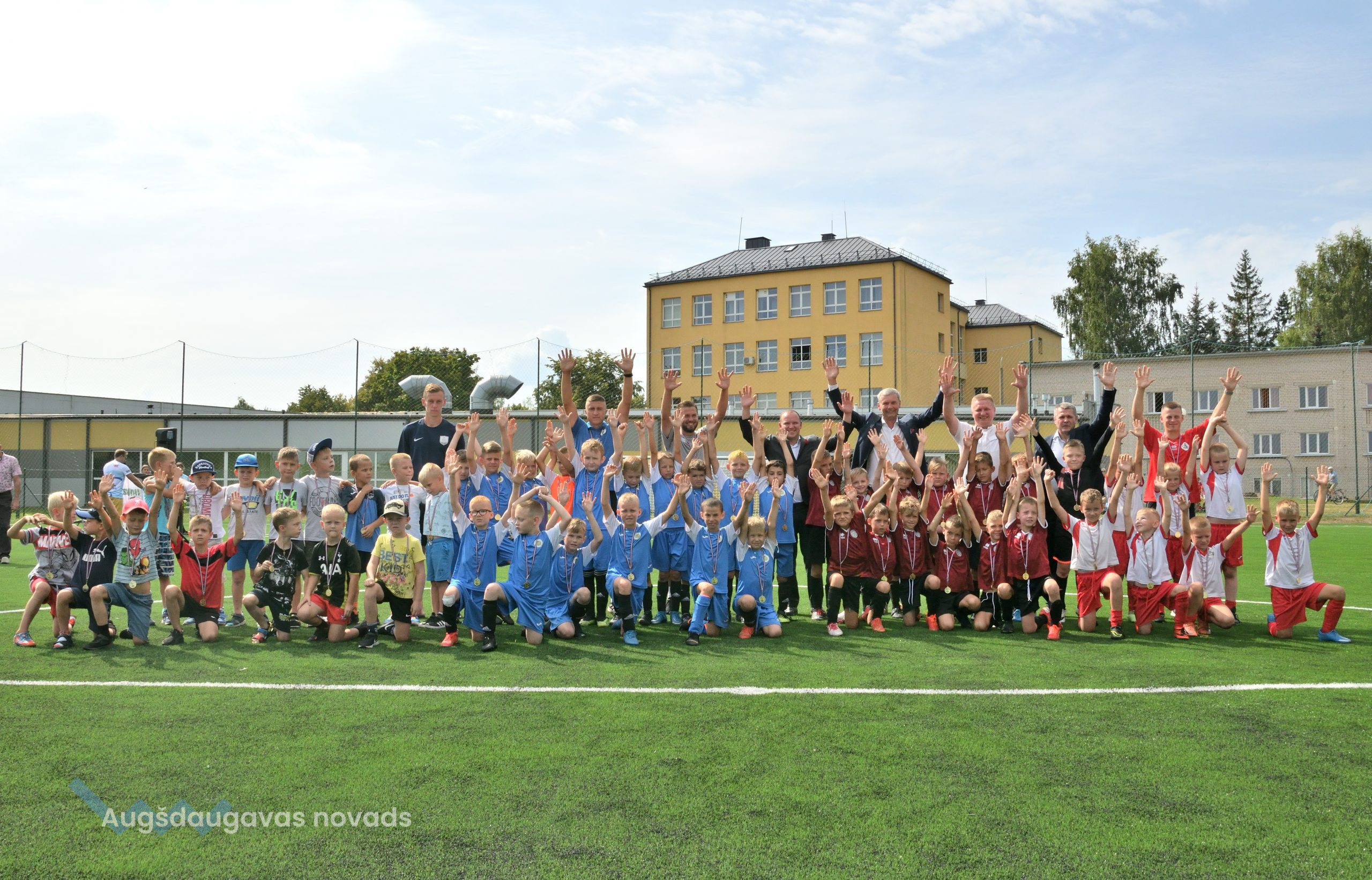 Ilūkstē pabeigti būvdarbi mākslīgā seguma futbola laukumā ...